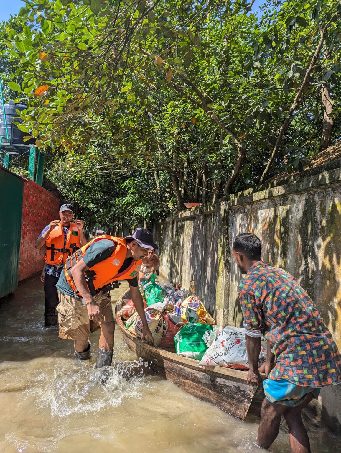 ISRT’S Student-Led Flood Relief Initiative: Phase 2 in Laxhmipur and ...