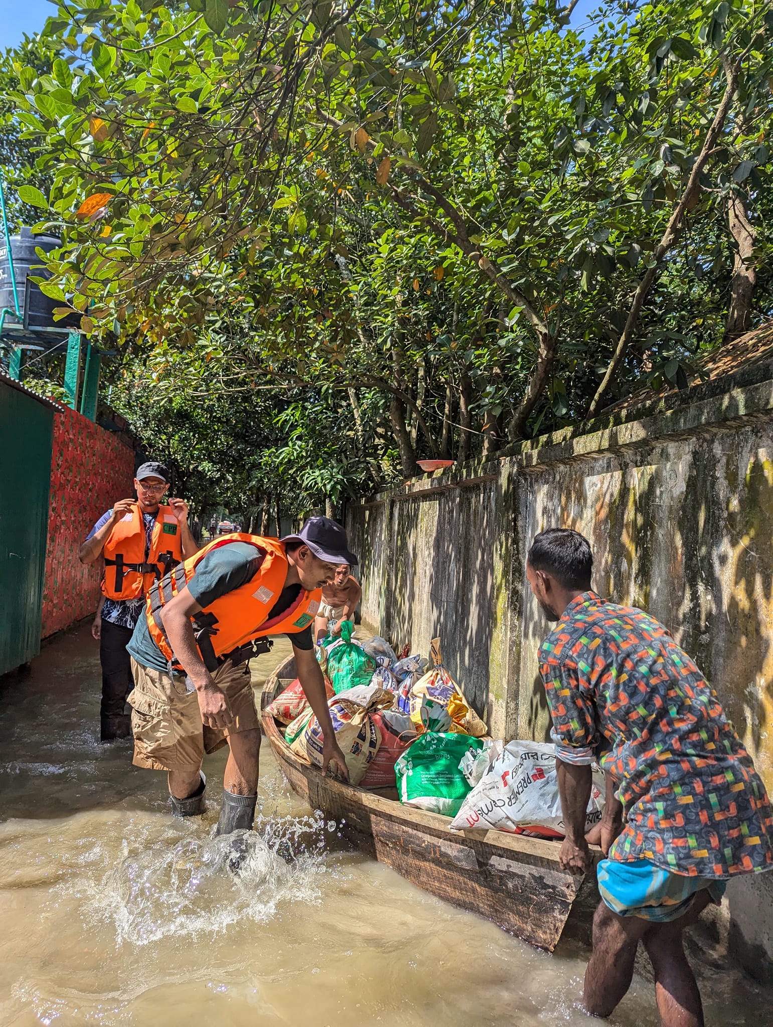 ISRT’S Student-Led Flood Relief Initiative: Phase 2 in Laxhmipur and ...